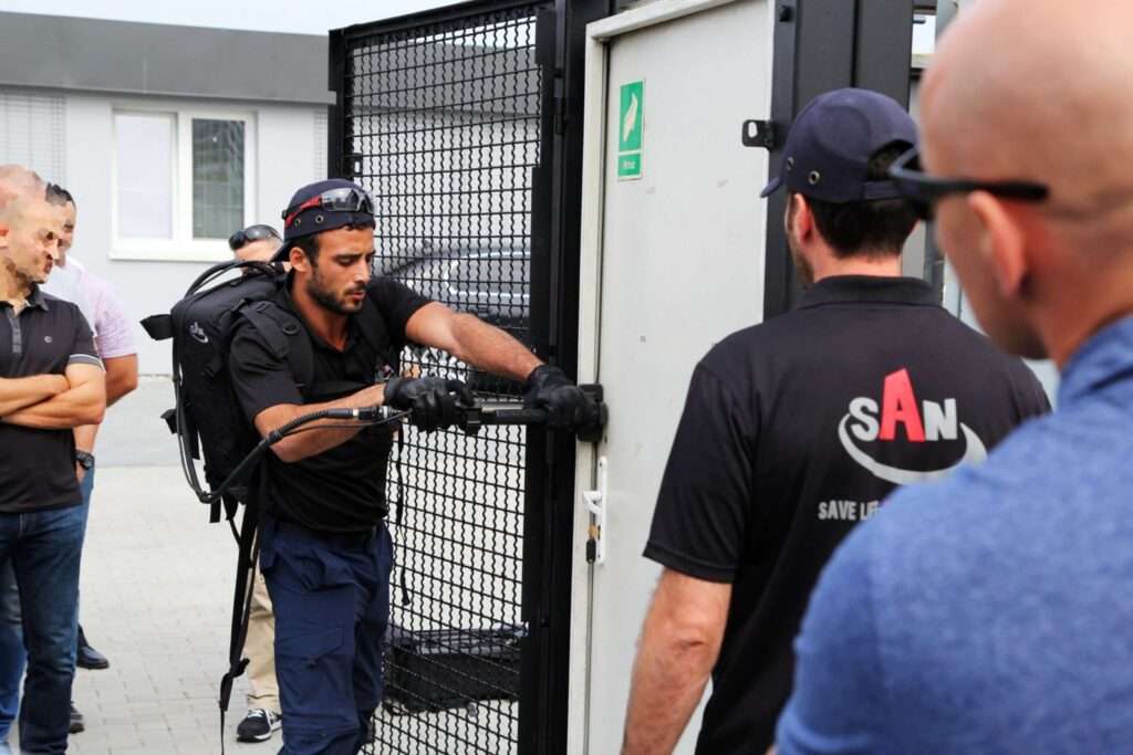 Basic Breaching Course - Tactical Breaching by SAN